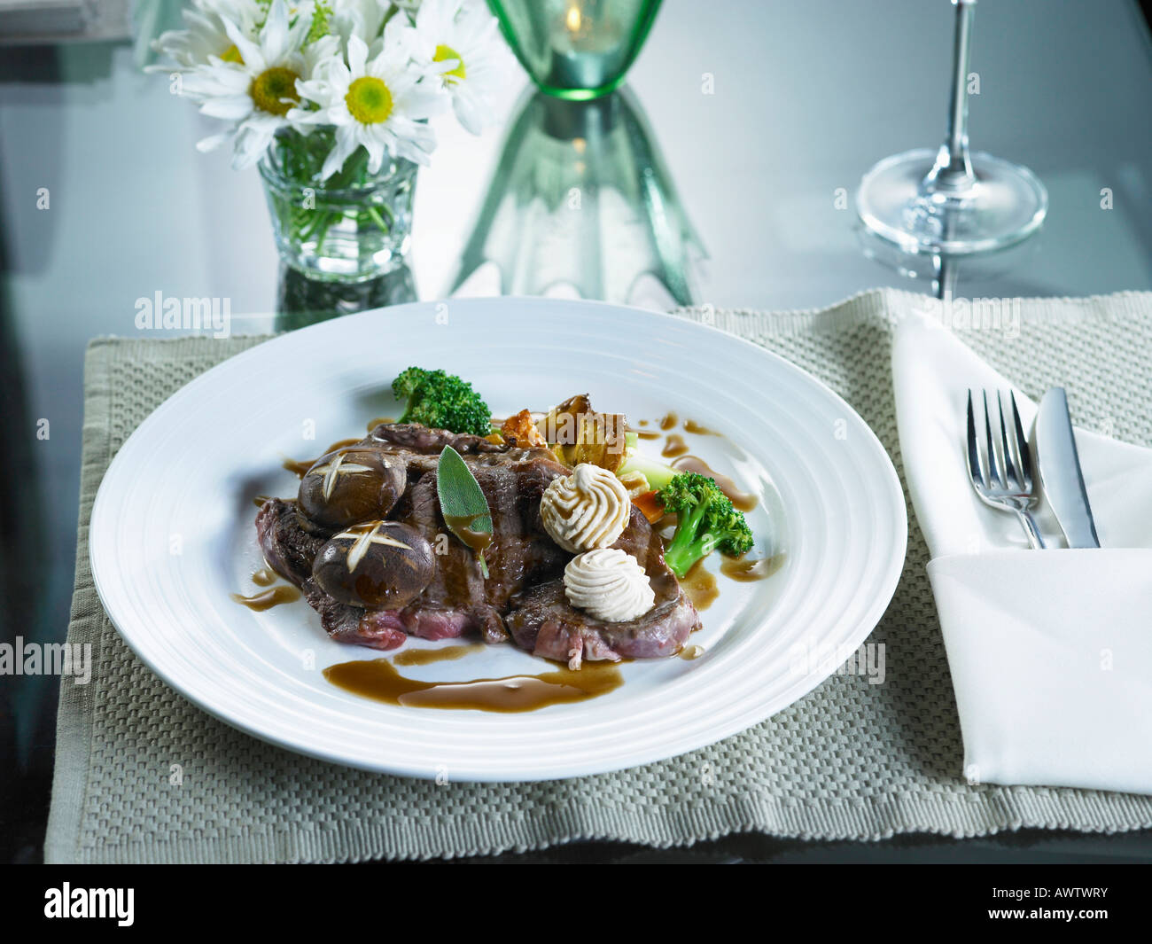 Romantic table setting Stock Photo - Alamy