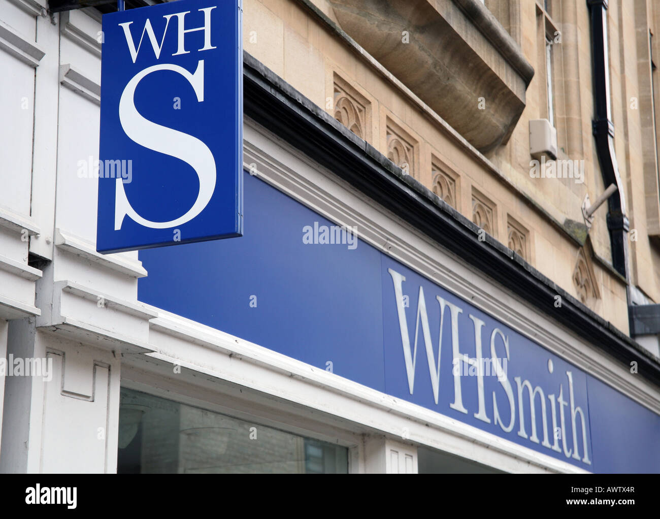 W h smith logo hi-res stock photography and images - Alamy