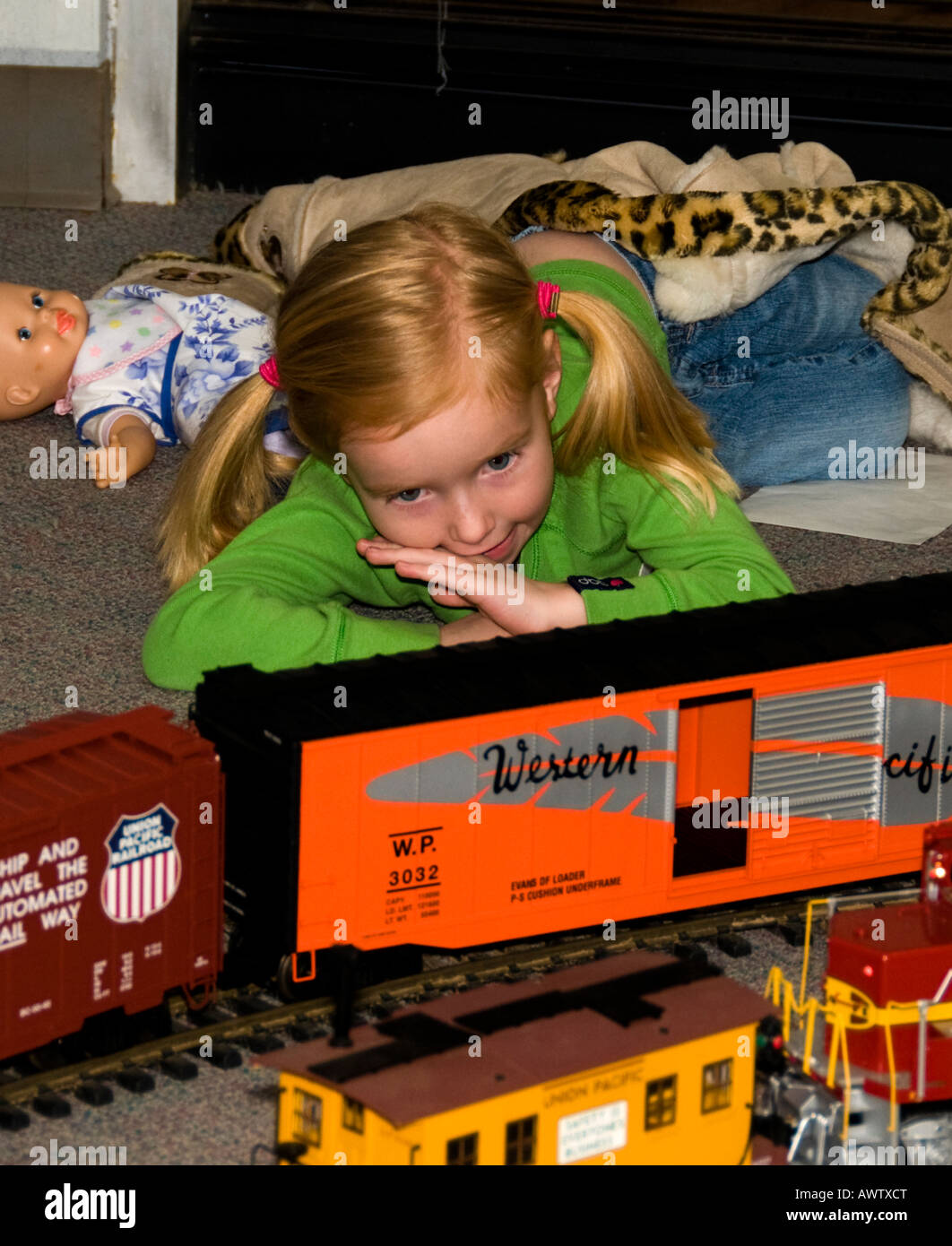 Train train track hi-res stock photography and images - Alamy