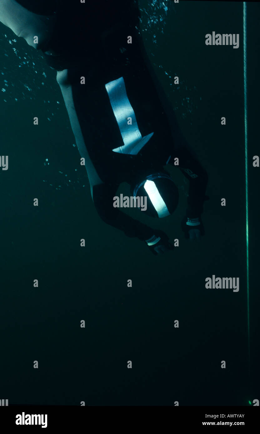 Freediver descending on a dive Stock Photo - Alamy