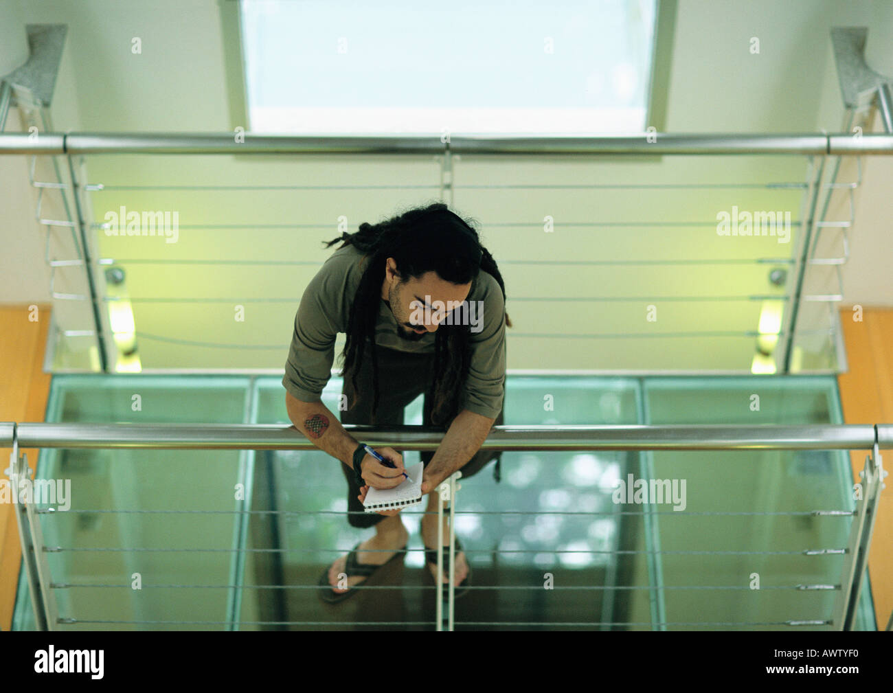 Leaning against rails hi-res stock photography and images - Alamy