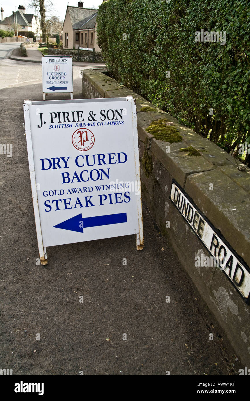 Dundee road sign hi-res stock photography and images - Alamy