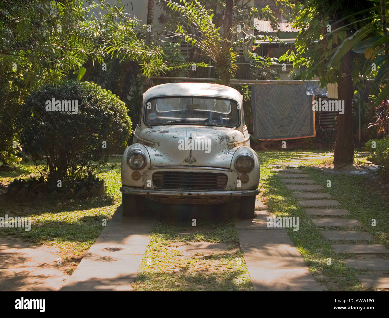 Classic driveway hi-res stock photography and images - Alamy