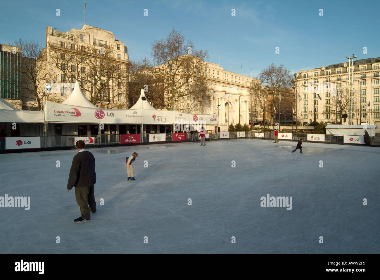 Historic ice skating scene hi-res stock photography and images - Alamy