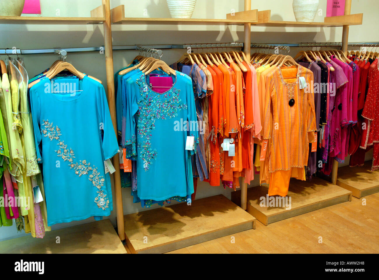Display saris in indian shop hi-res stock photography and images - Alamy