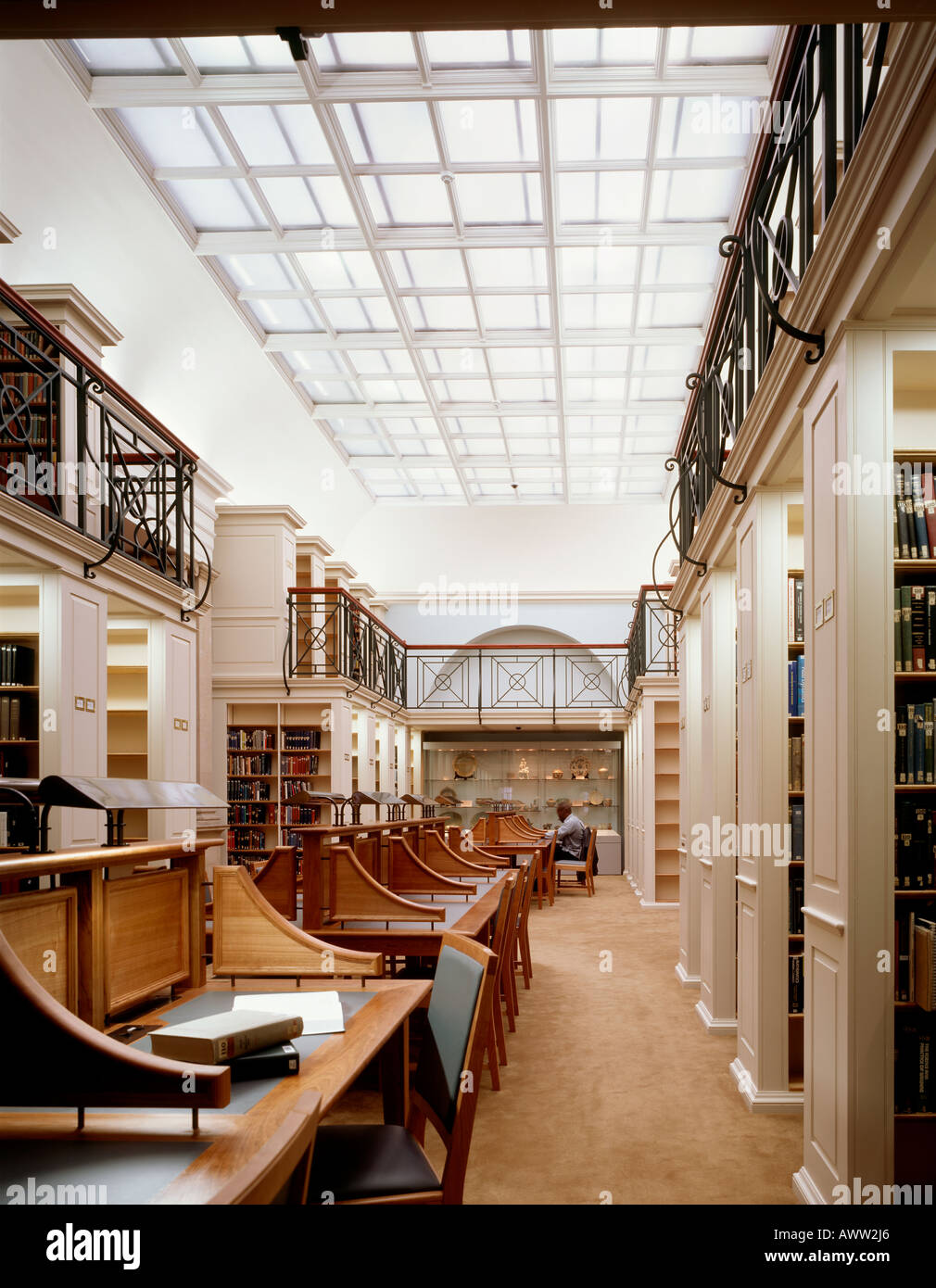 Uk library reading hi-res stock photography and images - Alamy