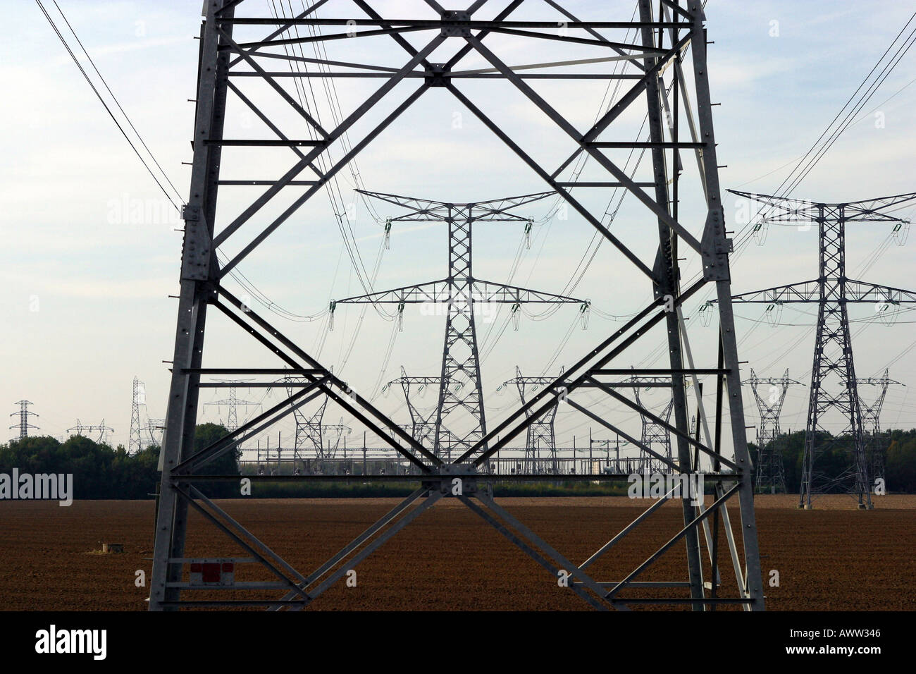 electriciy pylon pilon Stock Photo - Alamy
