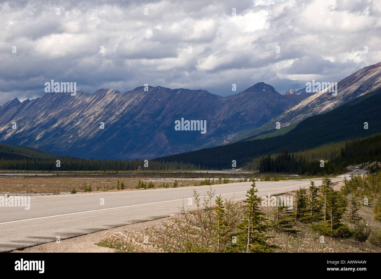 Sunwapta valley hi-res stock photography and images - Alamy