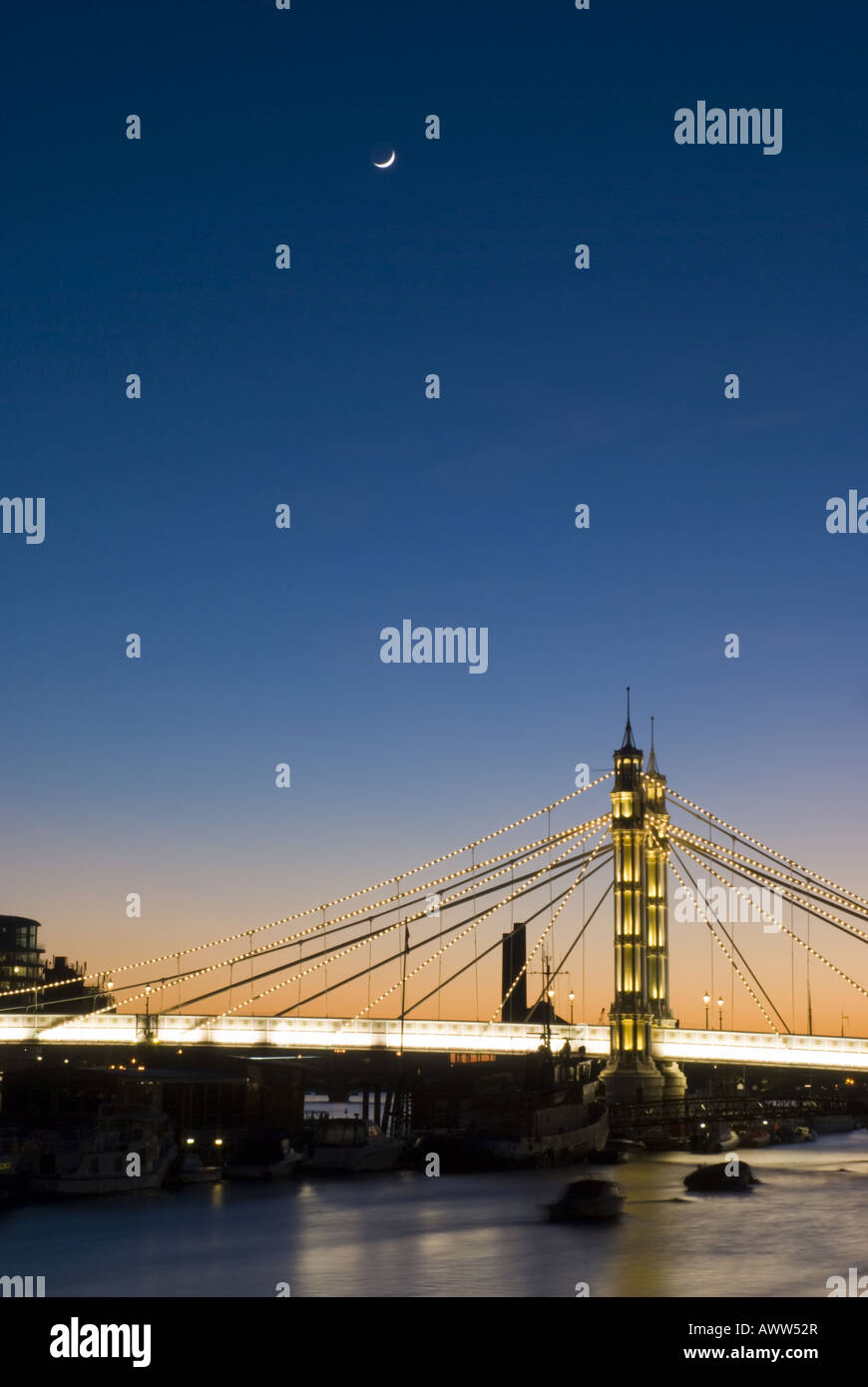 London albert bridge thames sunset hi-res stock photography and images ...