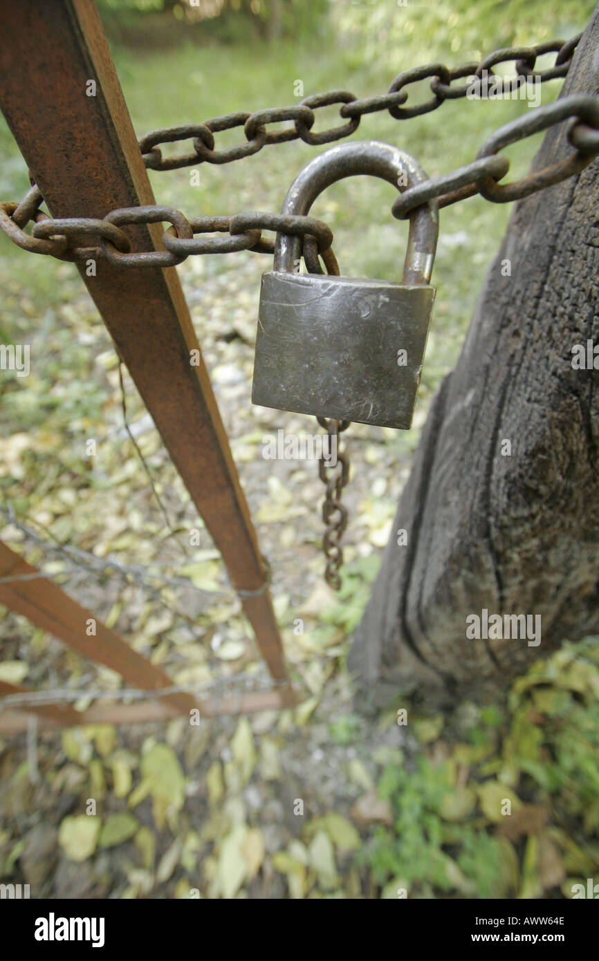 Lock and chain on country gate Stock Photo - Alamy