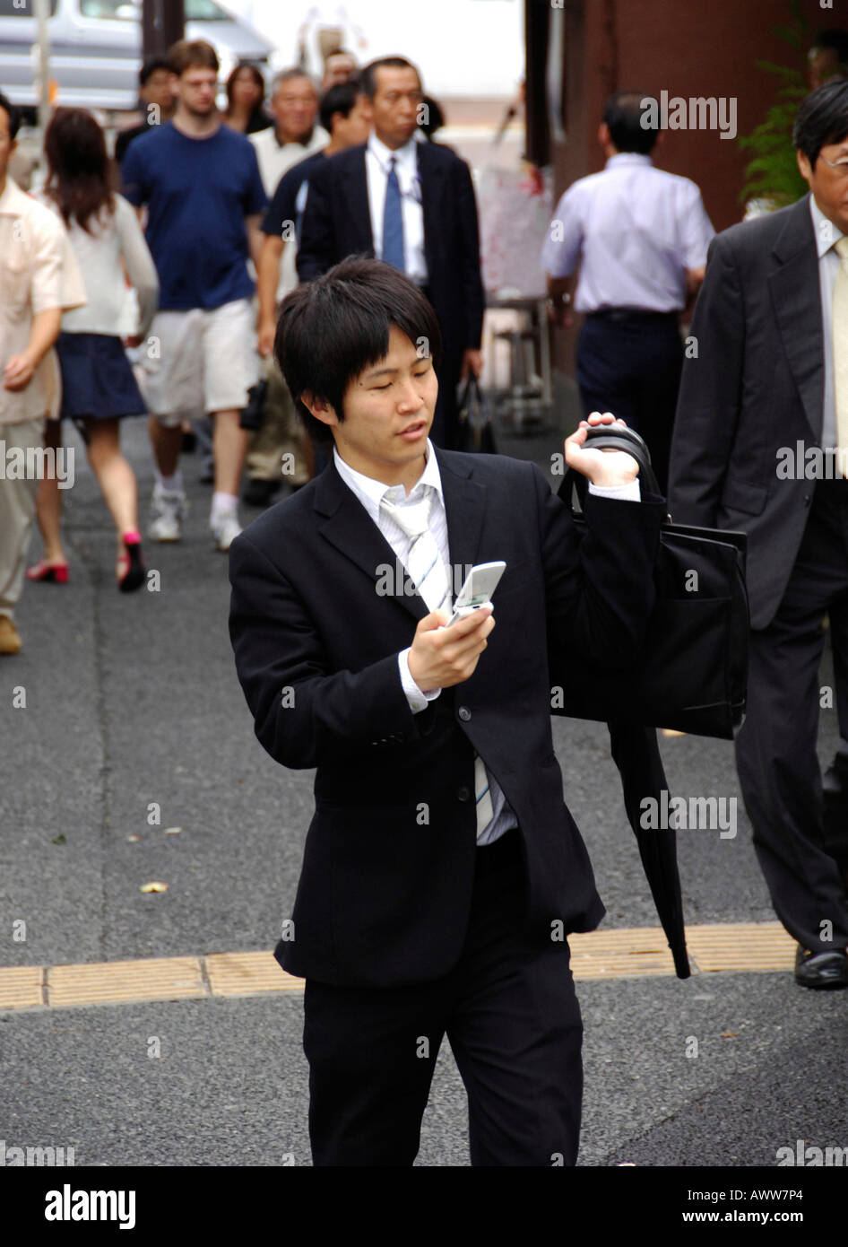 Japanese business man taking mobile phone call, Ginza, Tokyo Japan ...