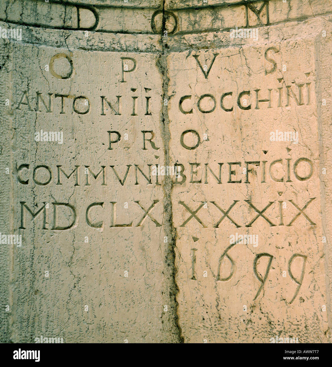 Venetian well hi-res stock photography and images - Alamy