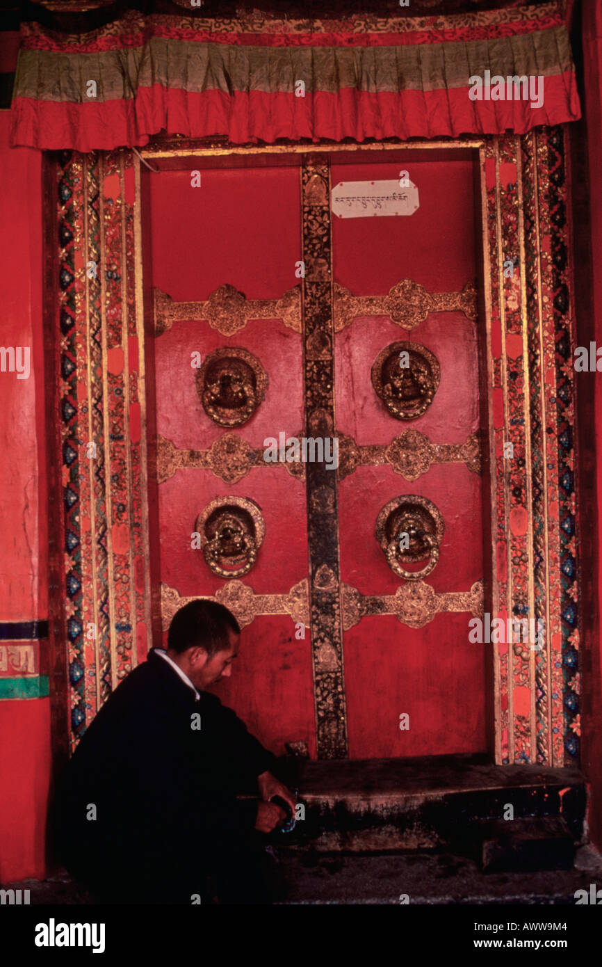 Door at the Polata Palace Lhasa Tibet Stock Photo - Alamy