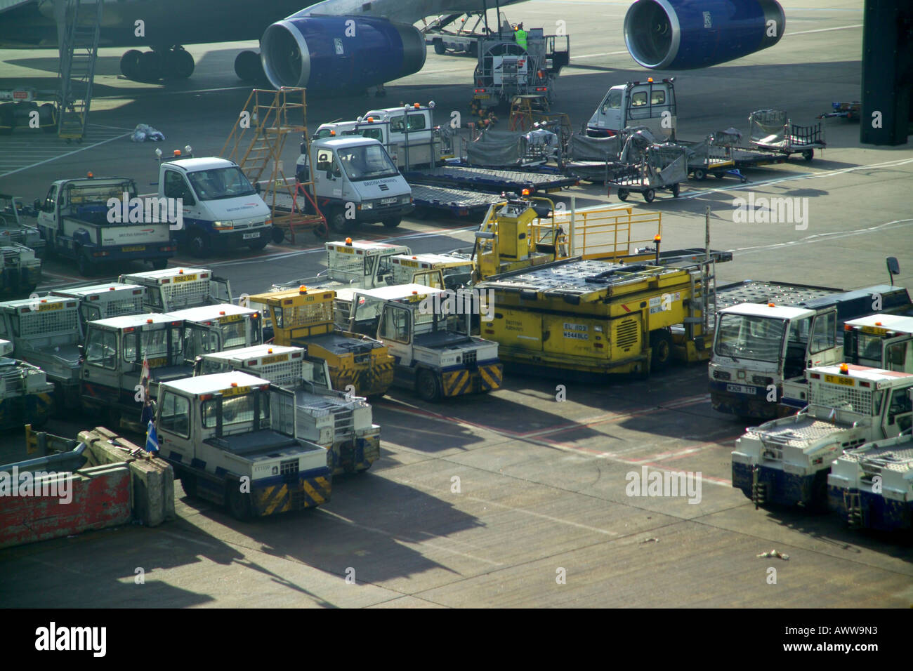 Aircraft tugs at Heathrow Stock Photo - Alamy