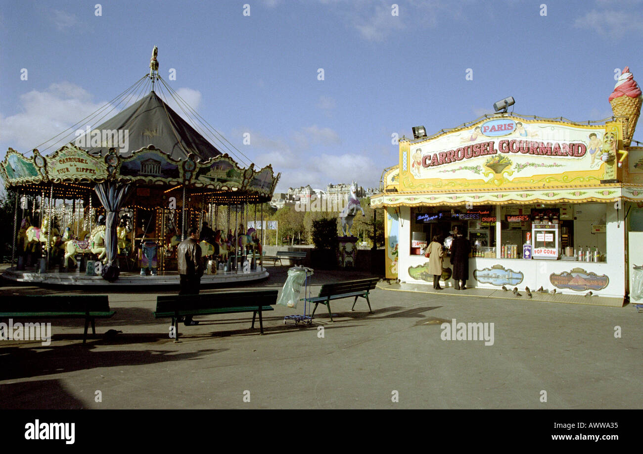 Eiffel tower carousel horse paris hi-res stock photography and images ...
