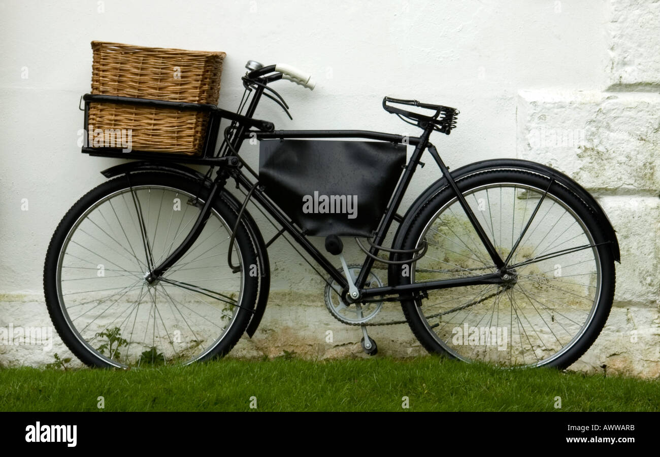 Traditional English Delivery Bicycle Stock Photo - Alamy