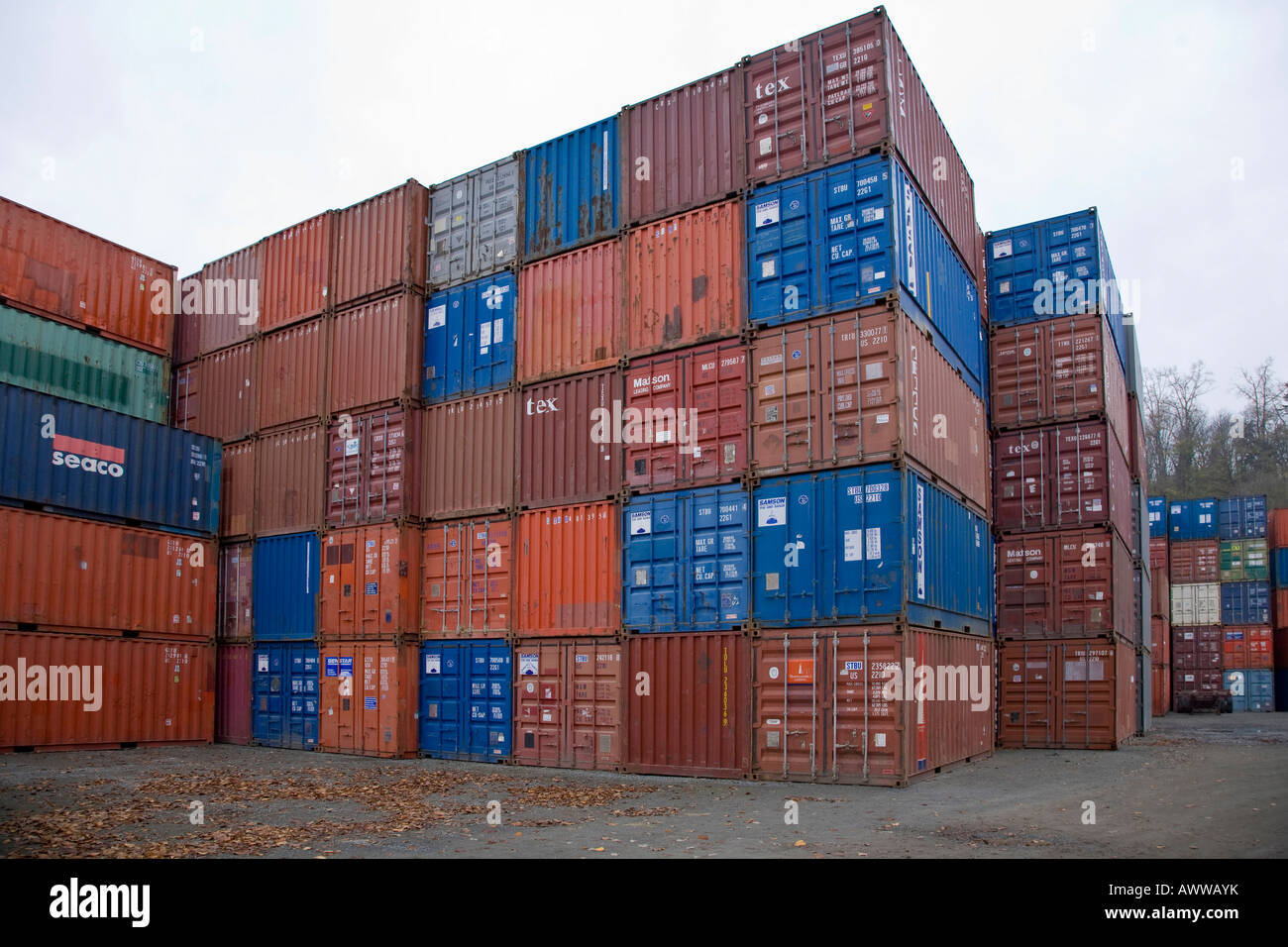 containers stacked at storage facility Stock Photo - Alamy