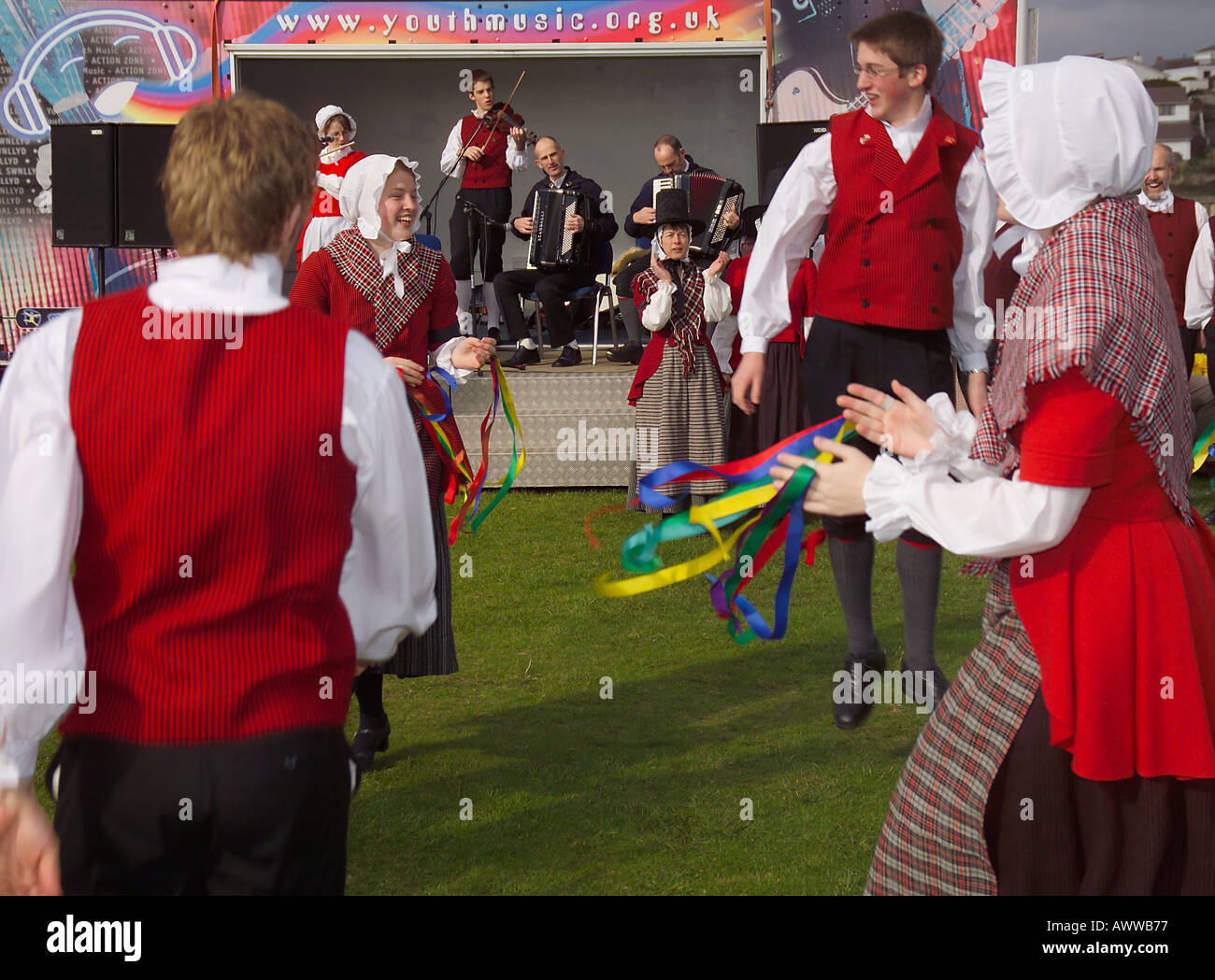 Welsh folk dance hi-res stock photography and images - Alamy