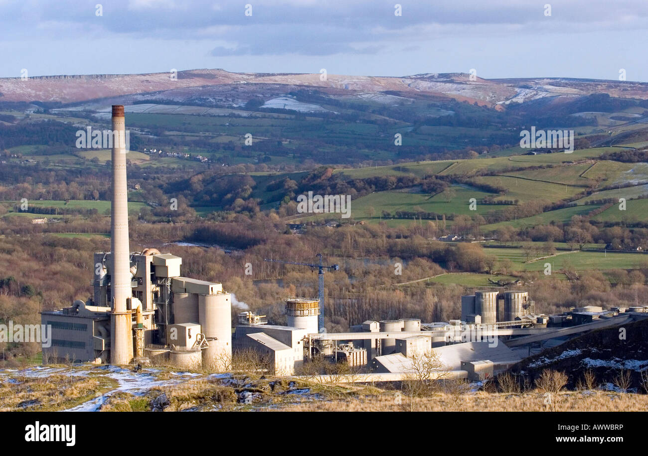 Blue Circle cement factory in the Peak District National Park ...