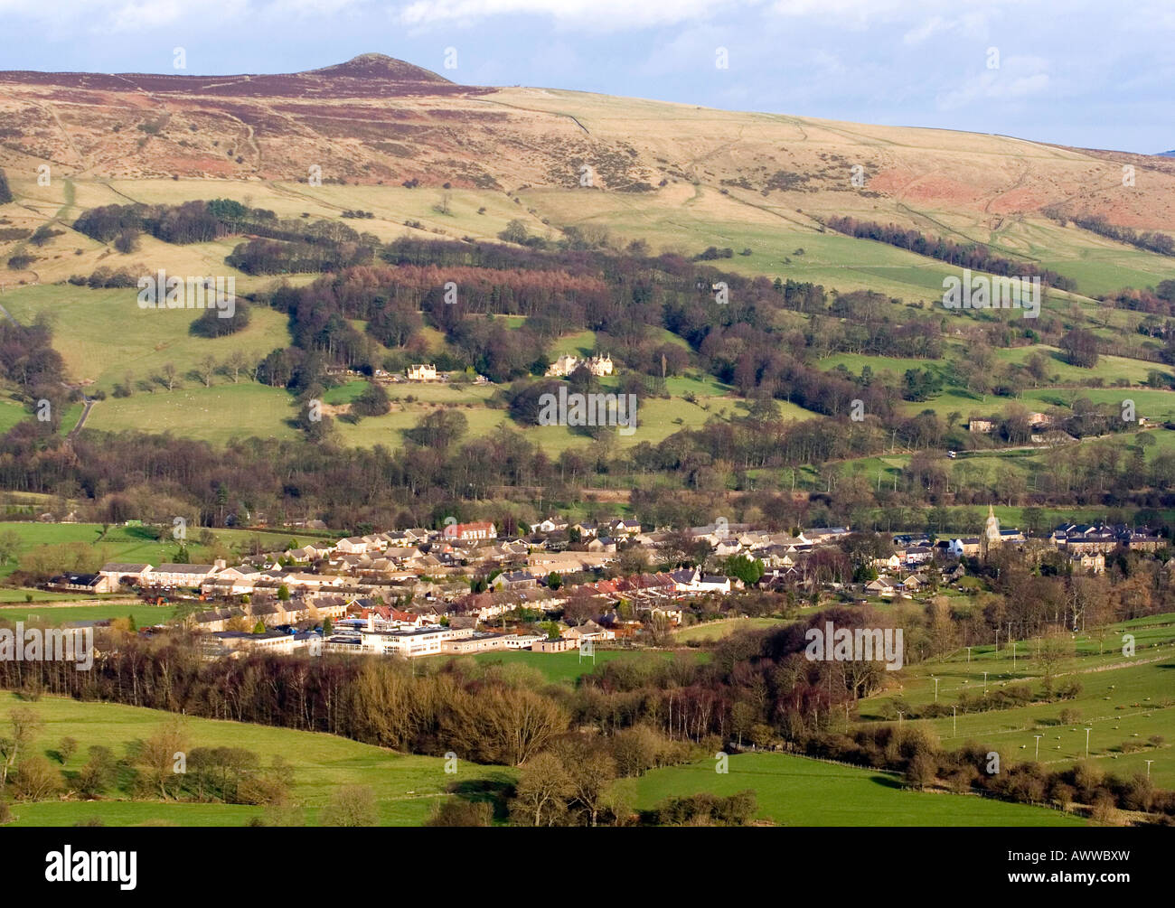 The village of Hope and Lose Hill in Peak District National Park ...