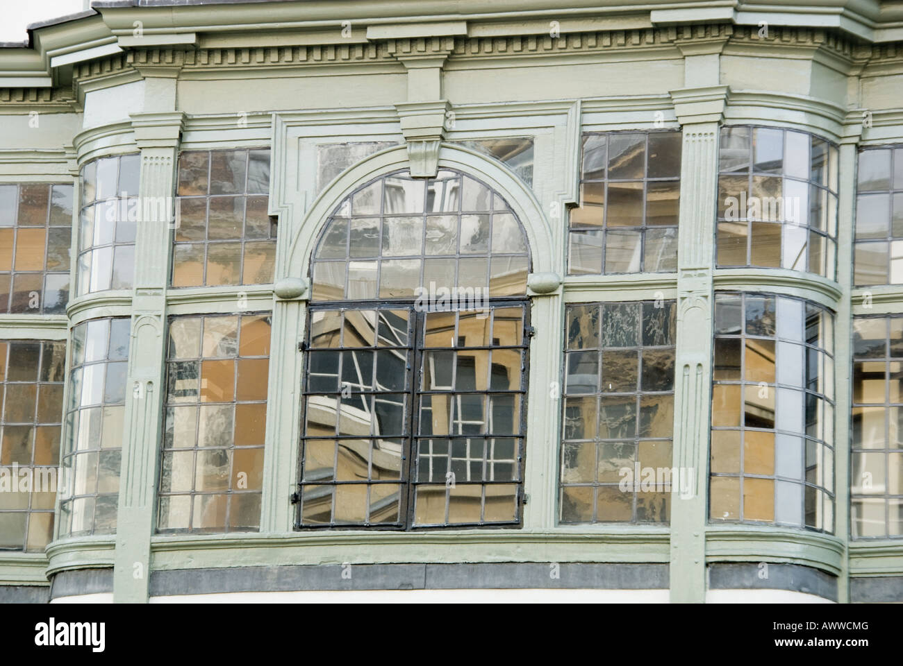 Oxford Buildings along High Street window reflection Stock Photo - Alamy