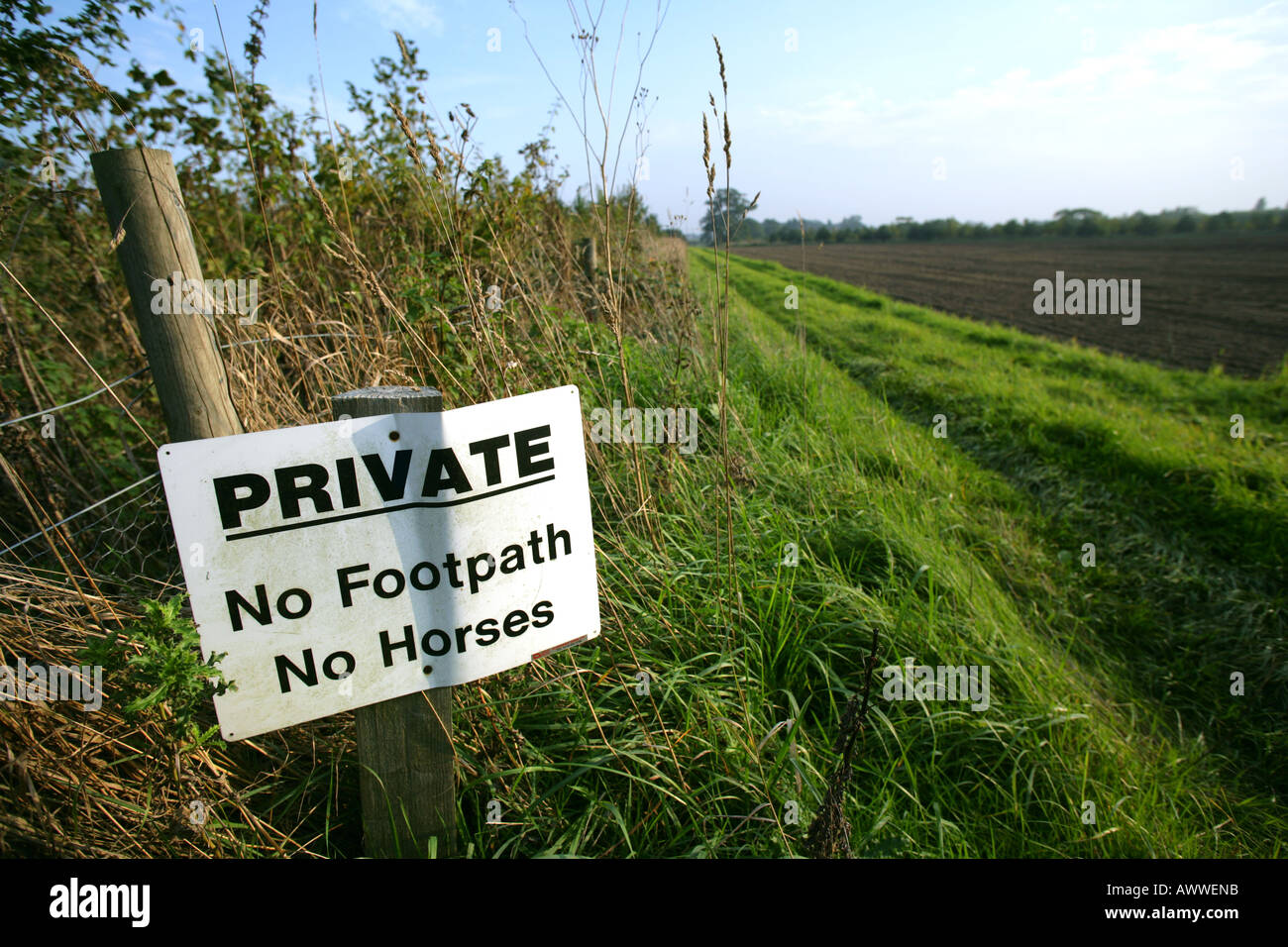 "Private" sign near a field, Essex, England, UK Stock Photo - Alamy