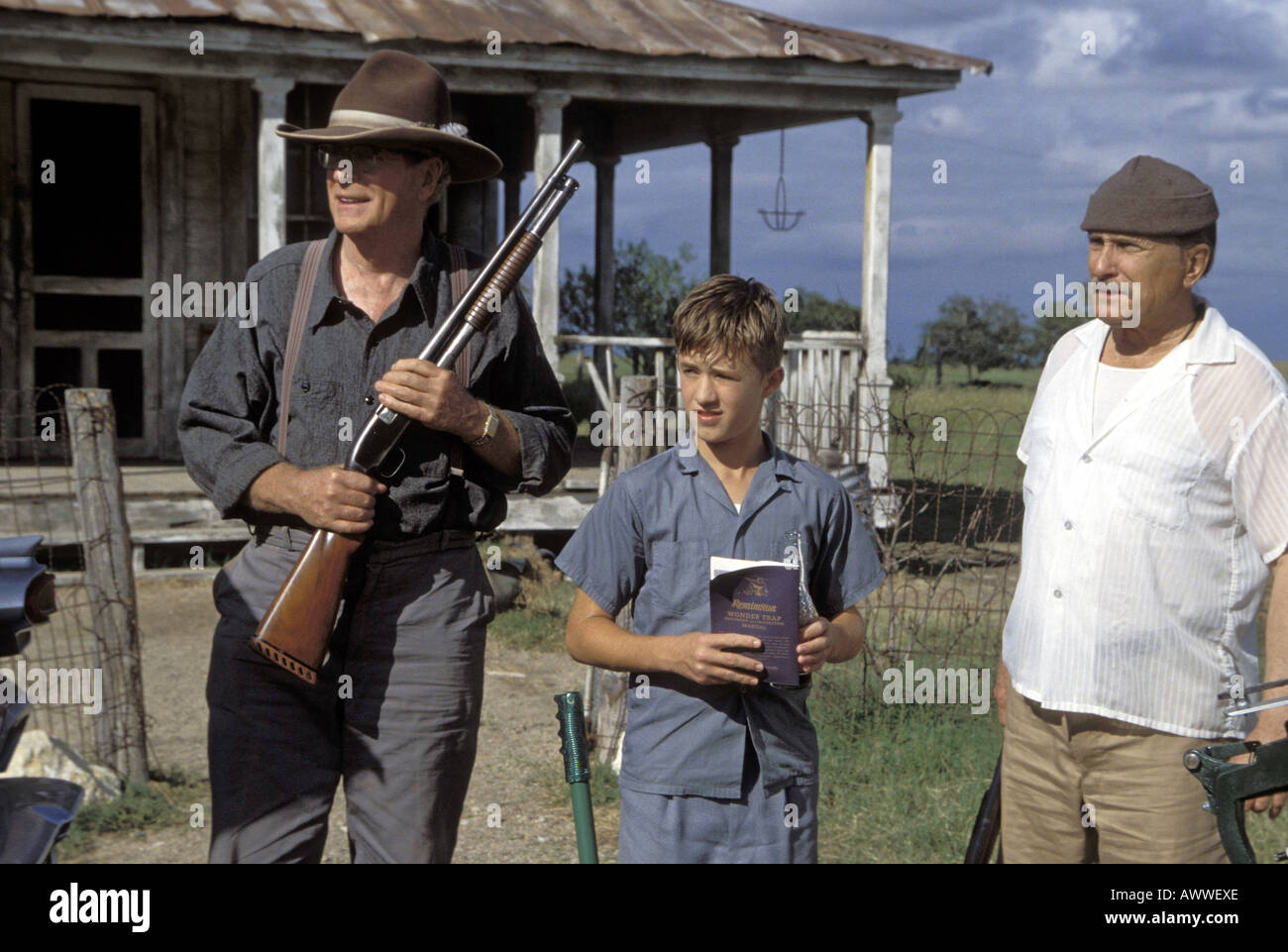 SECOND HAND LIONS 2003 New Line film with from left Haley Joel Osment ...