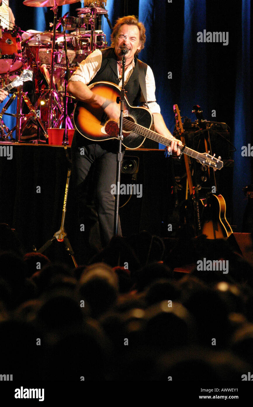 BRUCE SPRINGSTEEN at Wembley Arena, London, November 2006 Stock Photo ...
