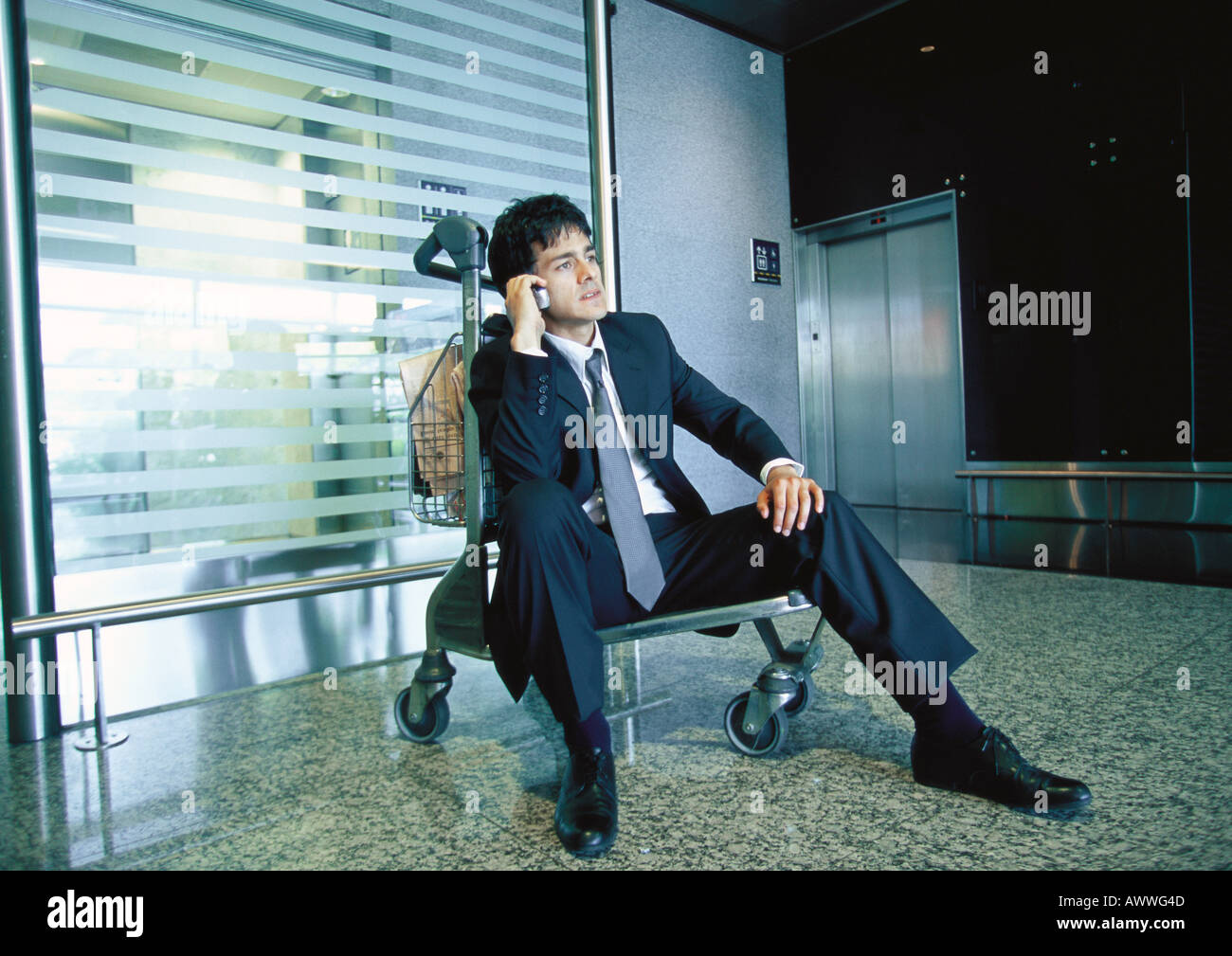 Airport cart suit hi-res stock photography and images - Alamy