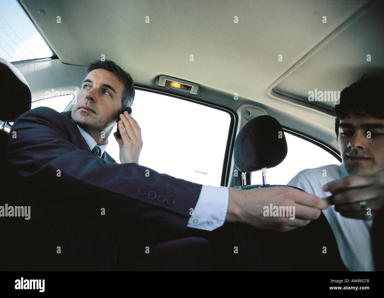 Man paying taxi driver hi-res stock photography and images - Alamy