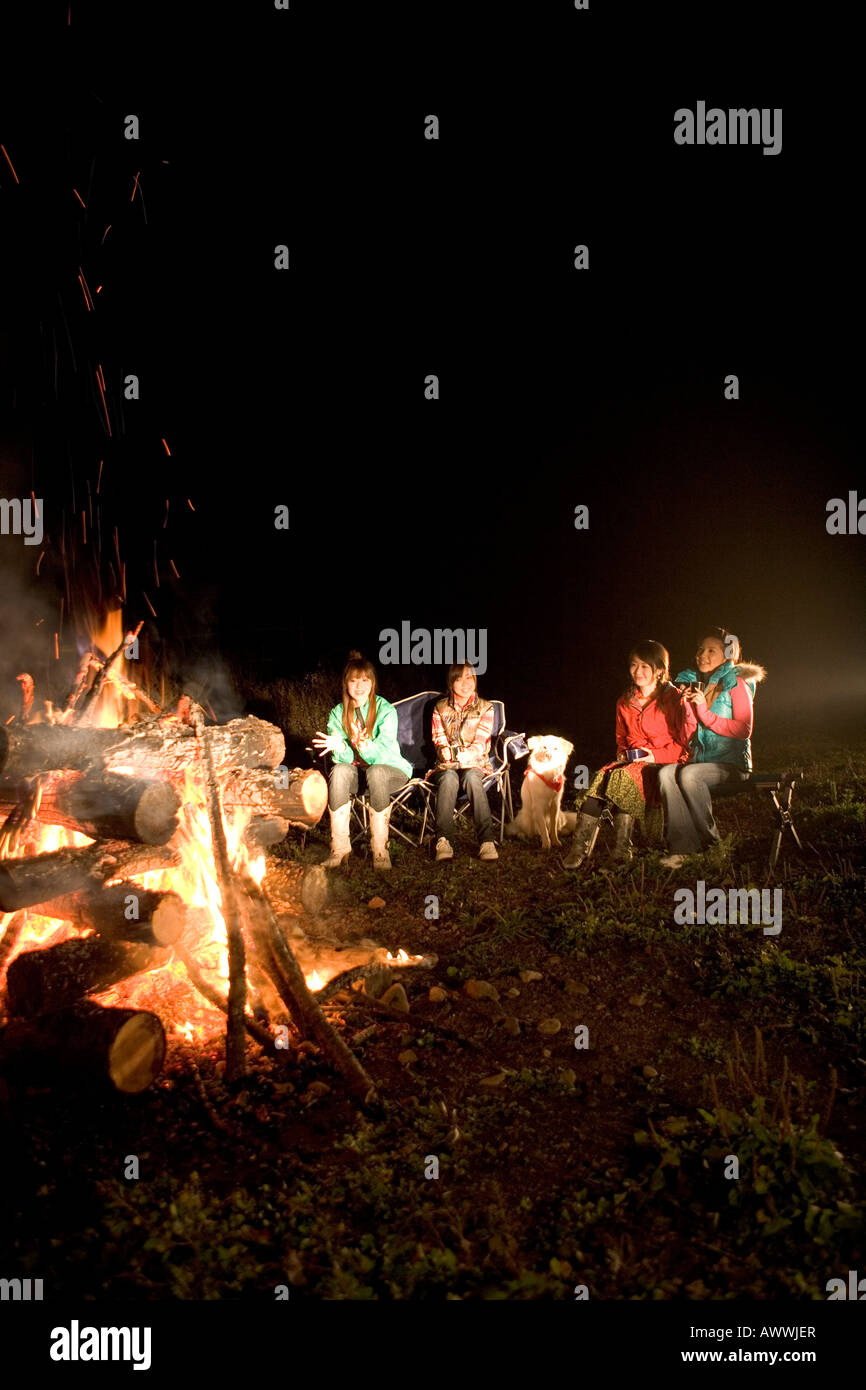 Campfire night hi-res stock photography and images - Alamy