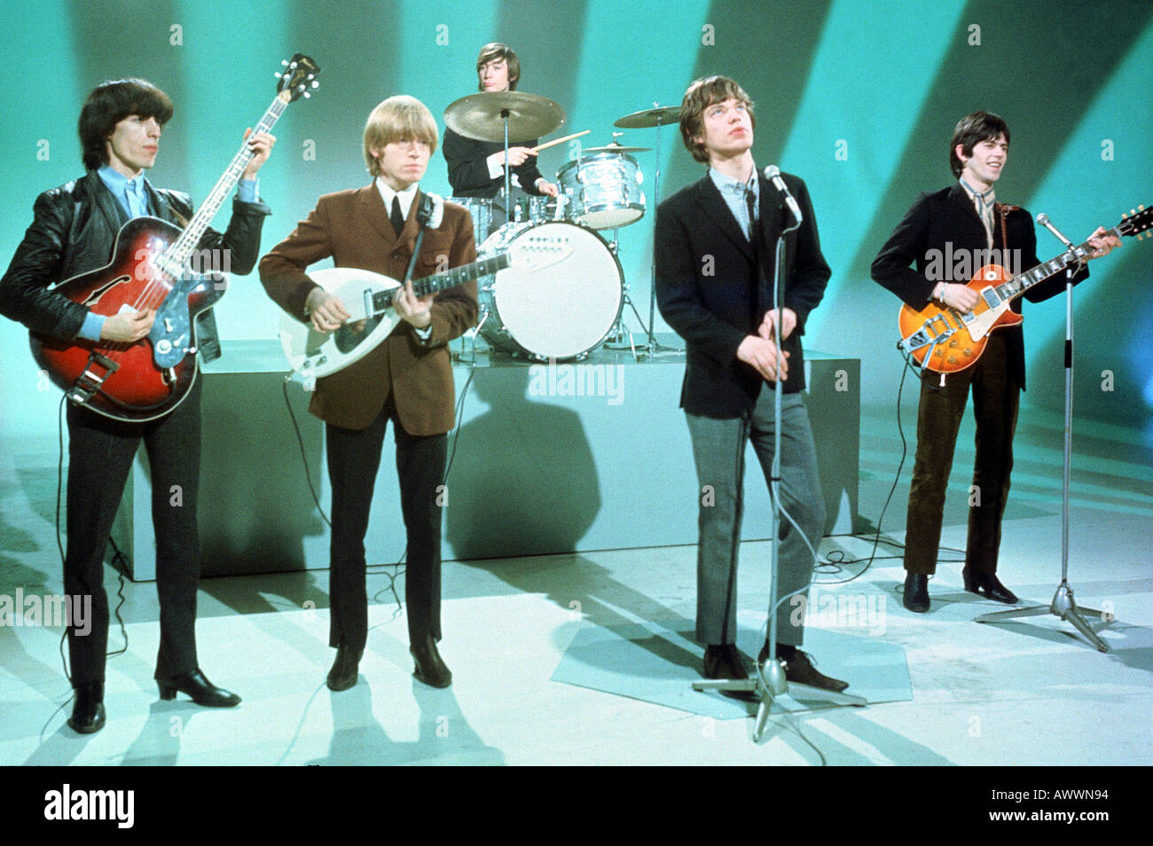 Uk group in 1964 from left bill wyman hi-res stock photography and ...
