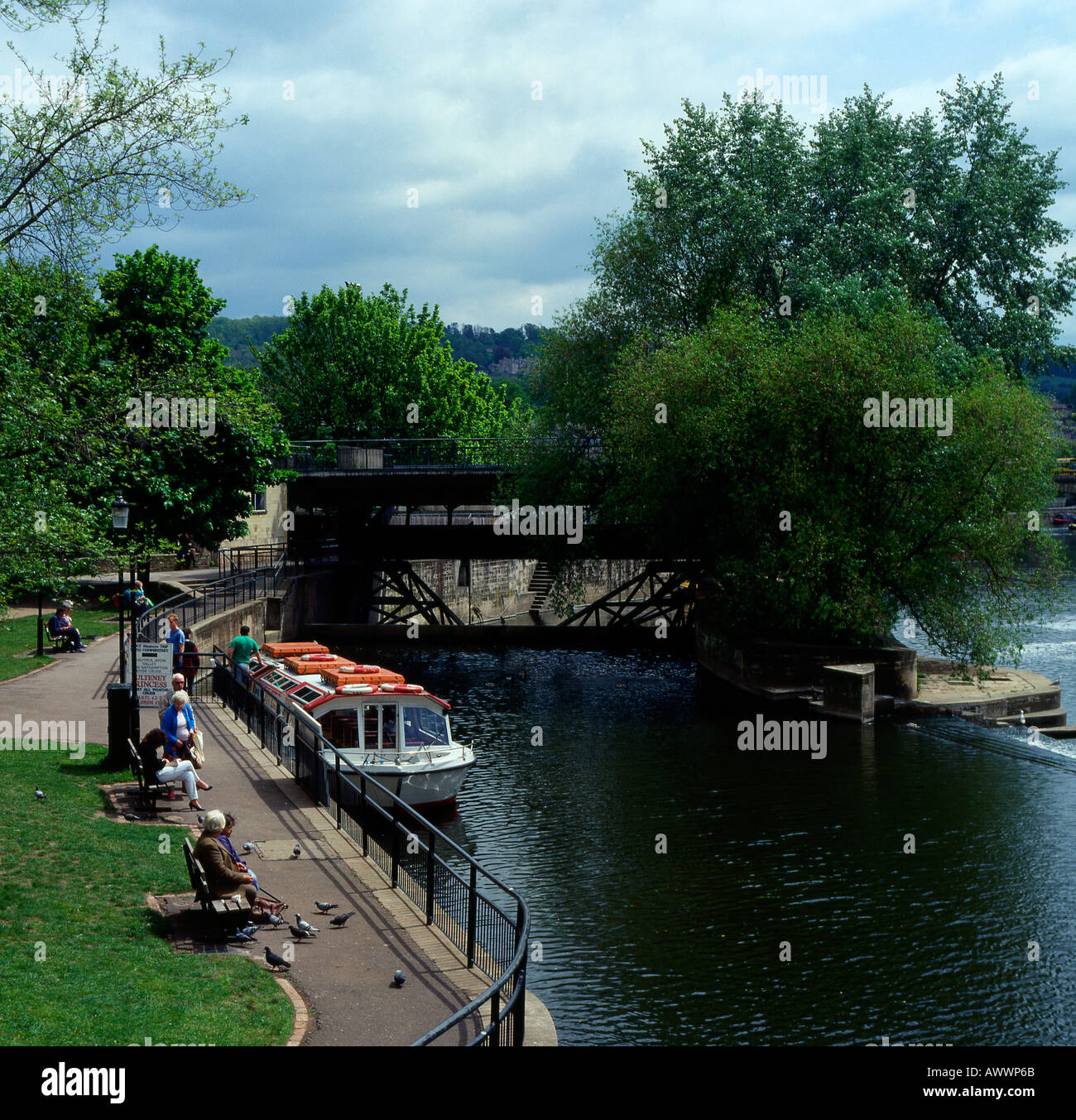 River Avon at Pulteney Bridge Bath in Avon England Stock Photo - Alamy