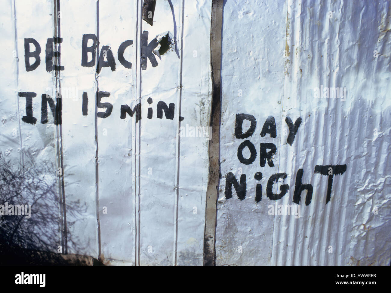 Sign "Be Back in 15 Minutes Day or Night Stock Photo - Alamy