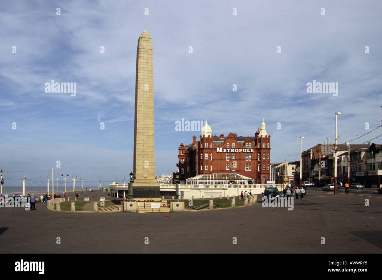 Metropole Hotel and Blackpool cenotaph on the promenade Stock Photo - Alamy