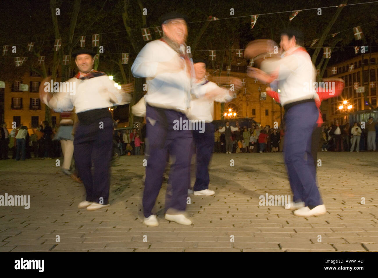 Basque traditional dancers, Euskal Dantza Tradixionaleko, in ...