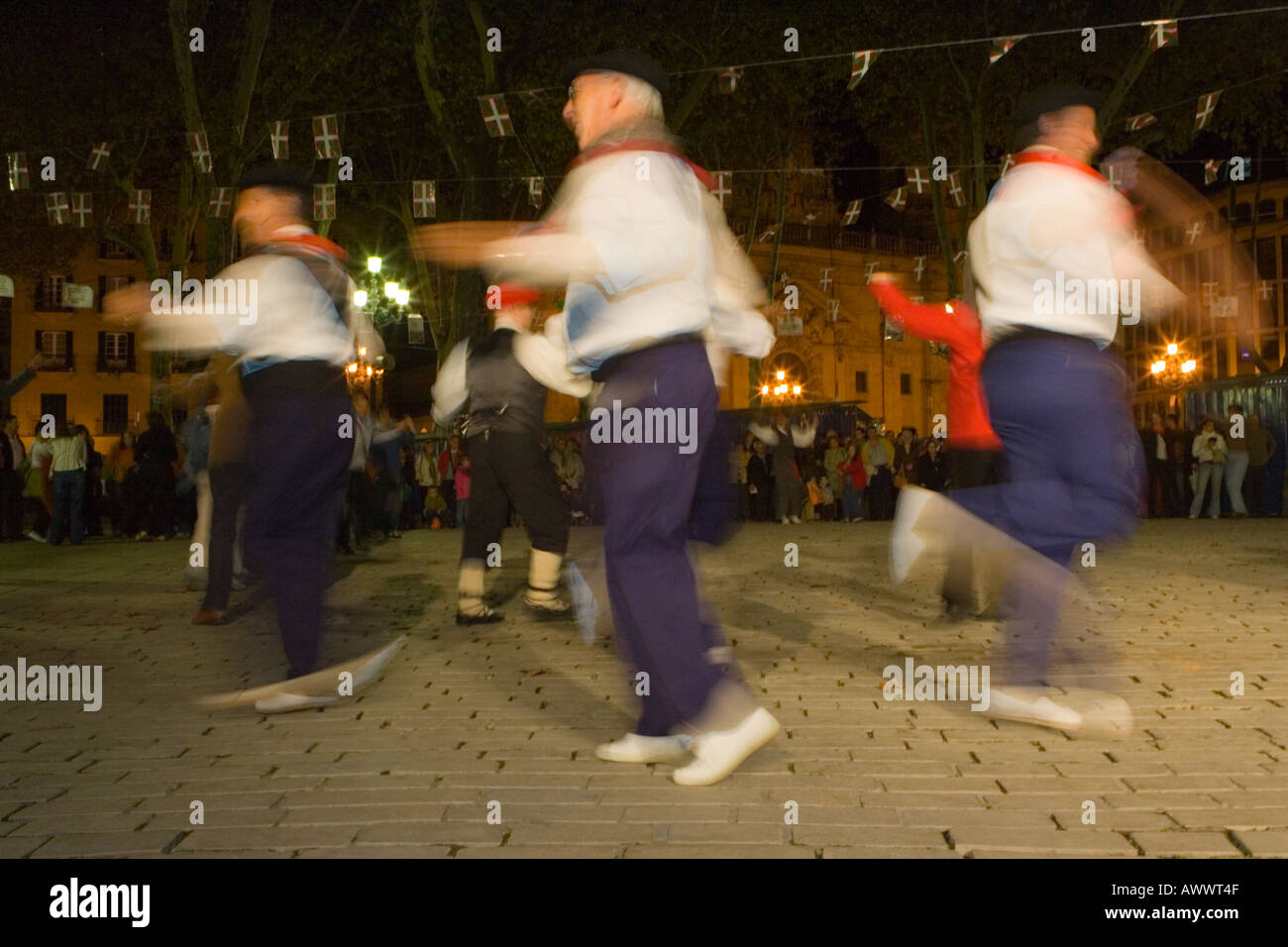 Basque traditional dancers, Euskal Dantza Tradixionaleko, in ...