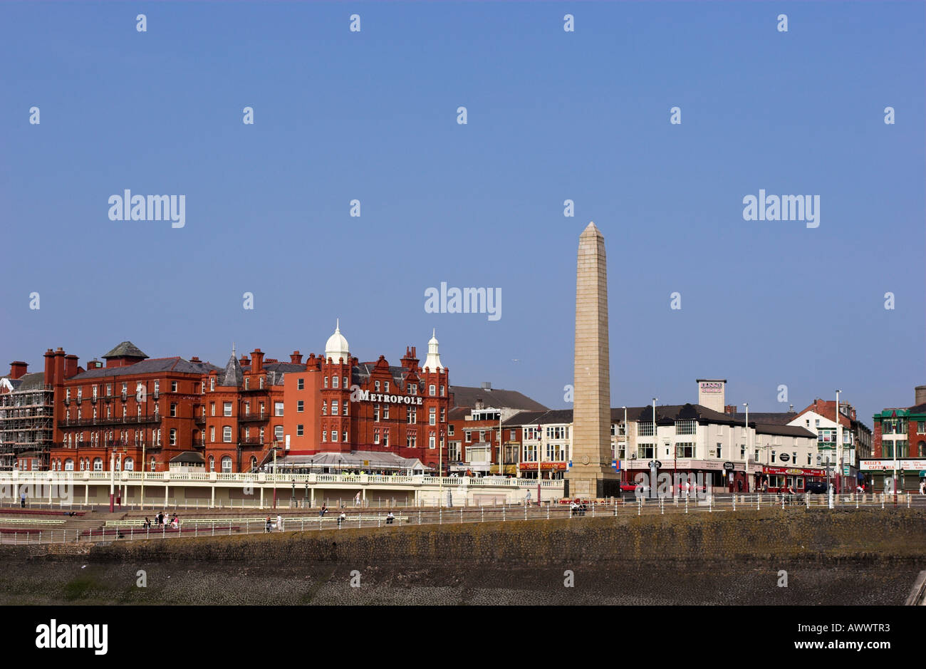 Metropole Hotel and Blackpool cenotaph on the promenade Stock Photo - Alamy