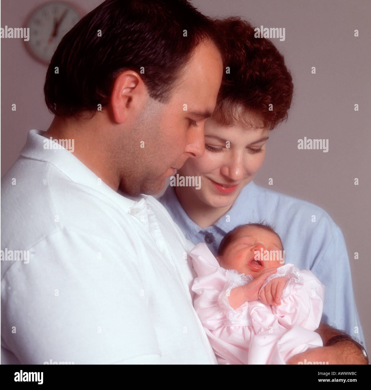 parents w newborn baby hospital Stock Photo - Alamy