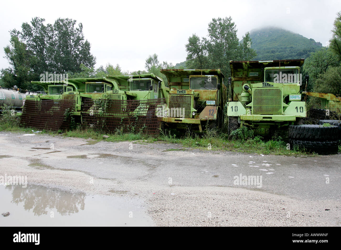 lorry jalopy rusty old broken damage truck transport transportation ...