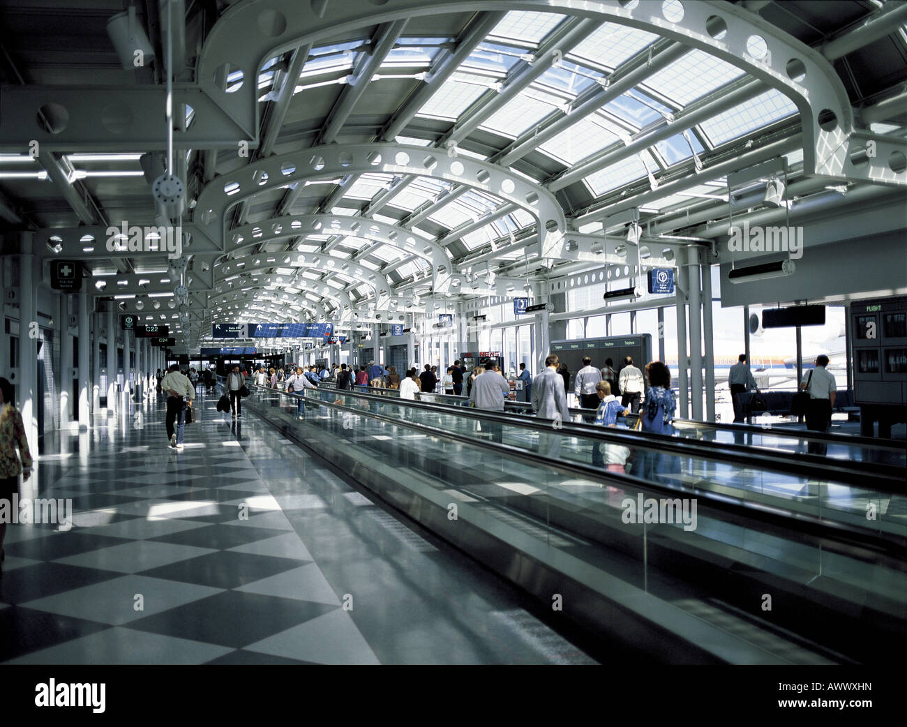 Terminal concourse ohare international airport hi-res stock photography ...