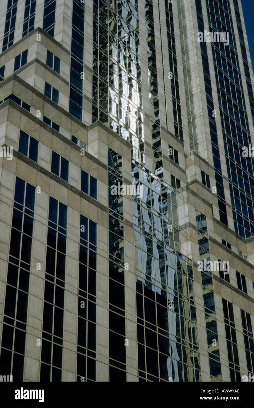 Building abstract 5th Avenue New York Stock Photo - Alamy