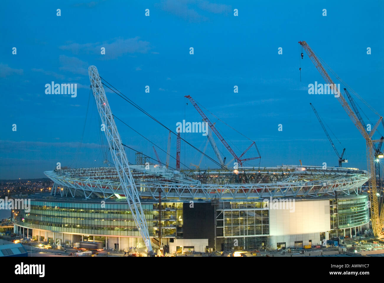 Wembley stadium construction crane hi-res stock photography and images ...