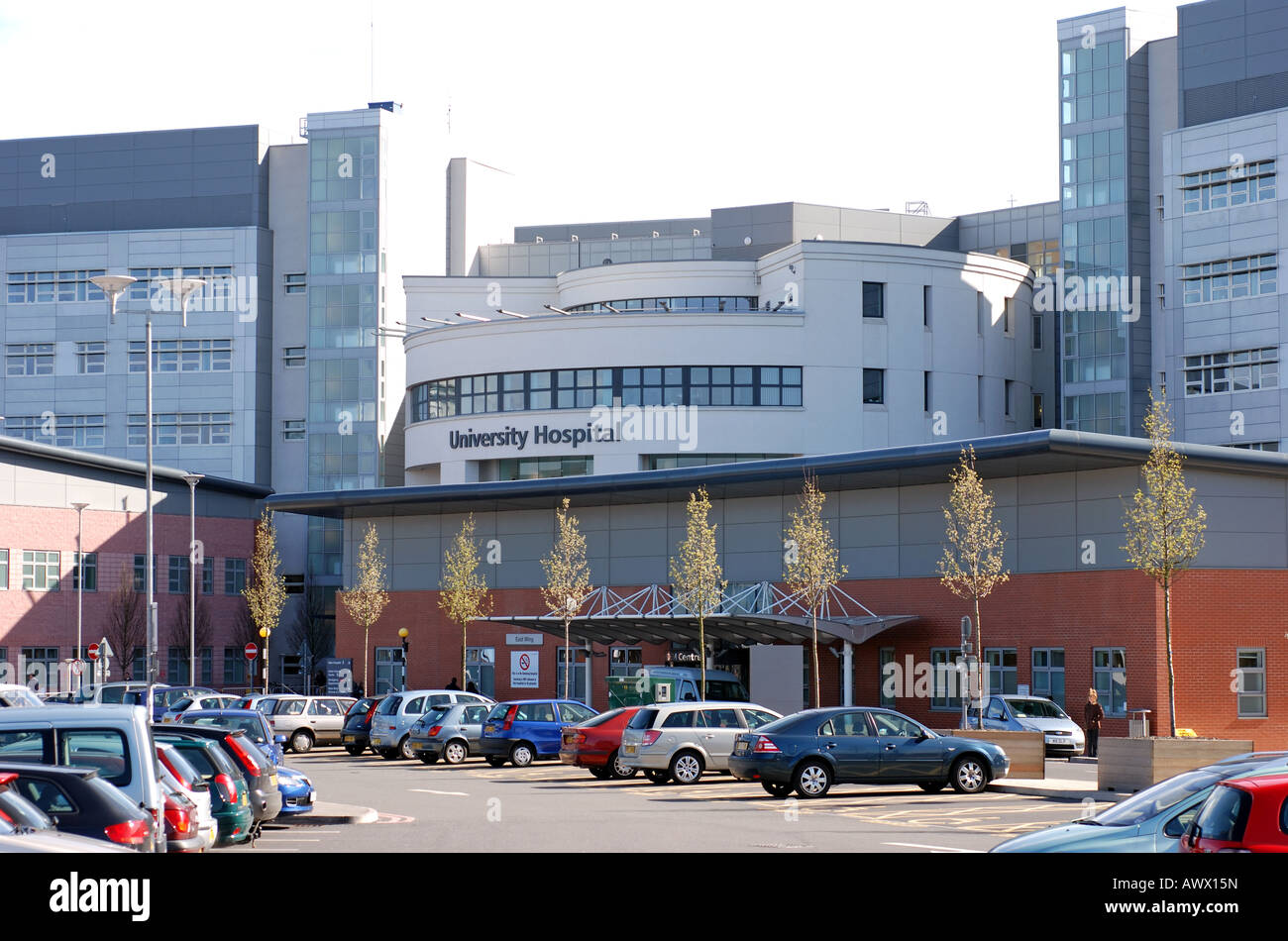 Modern british hospital hi-res stock photography and images - Alamy