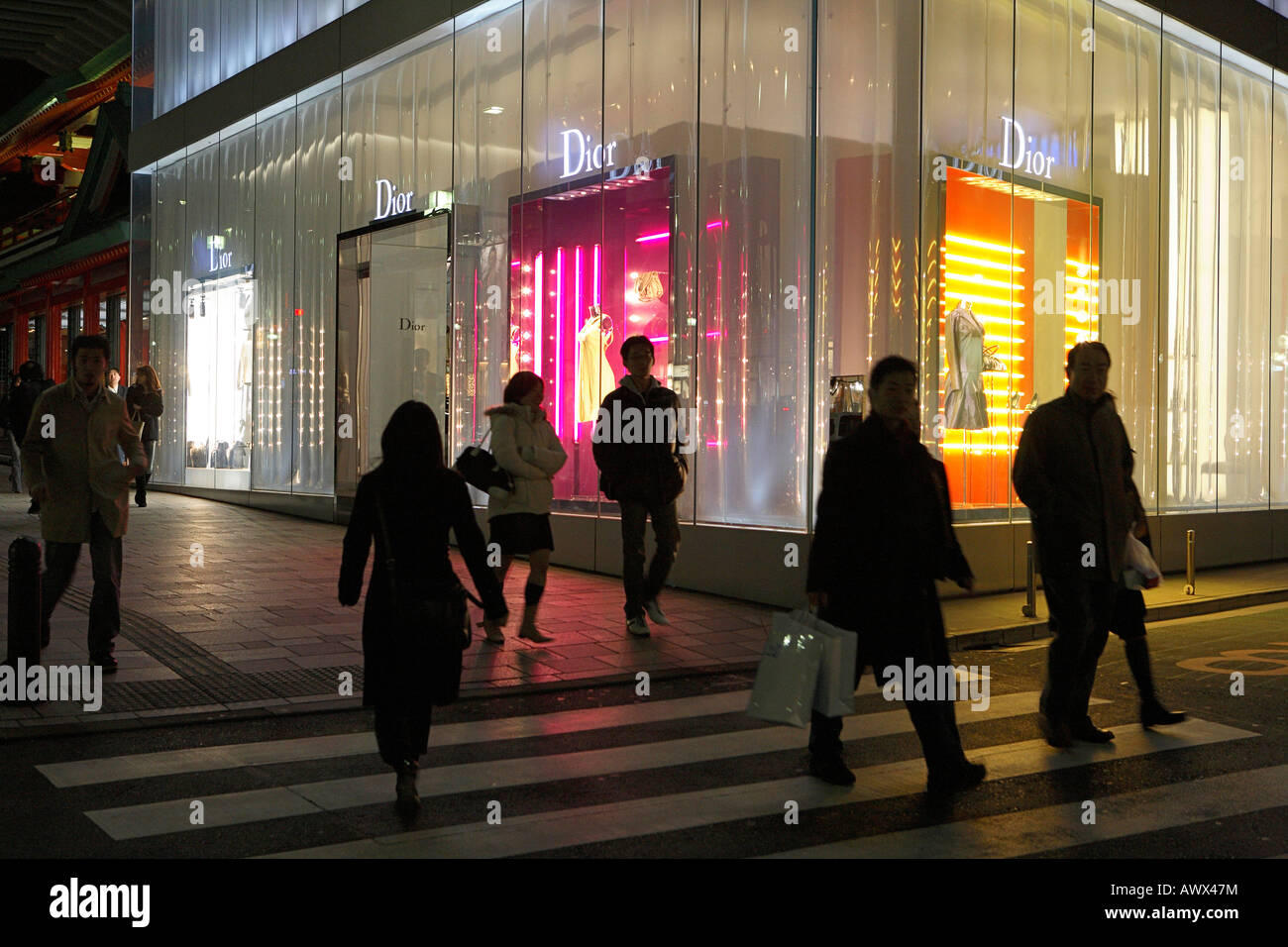 Dior building tokyo hi-res stock photography and images - Alamy