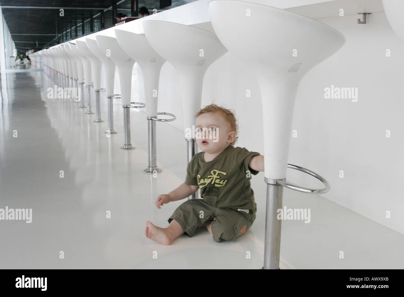 People sitting on bar stools hi-res stock photography and images - Alamy