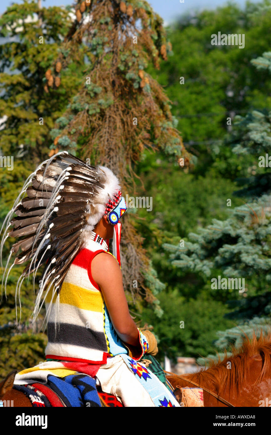Canadian indian headdress hi-res stock photography and images - Alamy