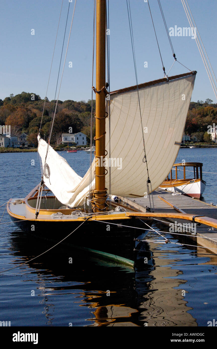 Racing sloop hi-res stock photography and images - Alamy