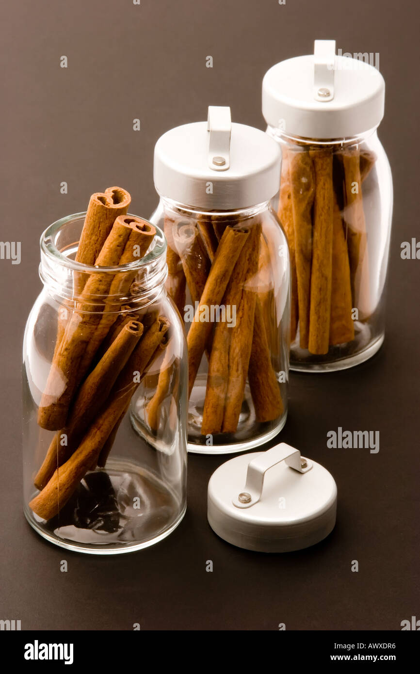 Container of cinnamon stick hi-res stock photography and images - Alamy