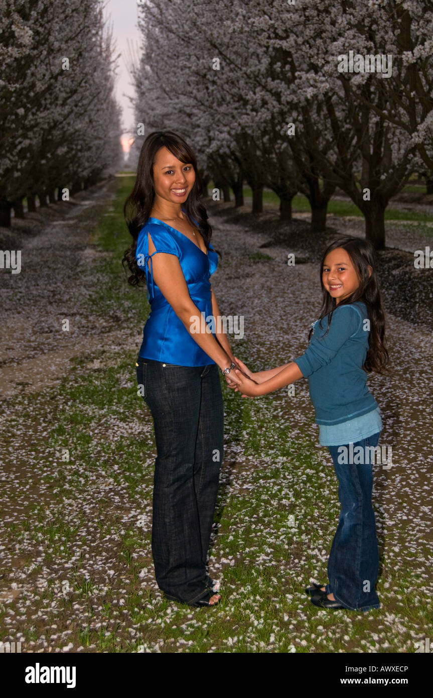 Kids looking forward hi-res stock photography and images - Alamy